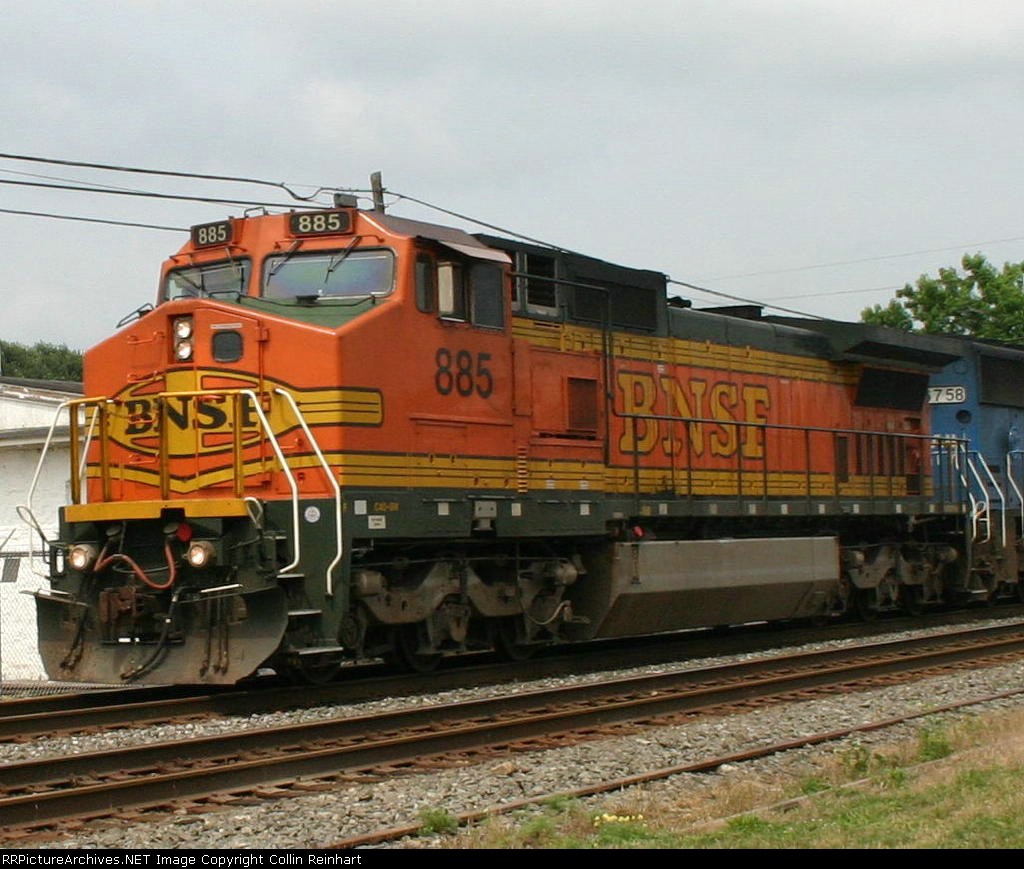 BNSF 885